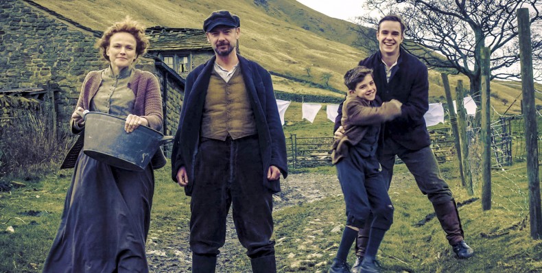 The Village ver online - The Village Filmin